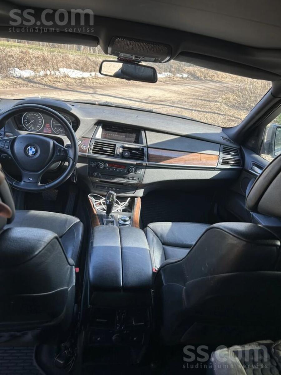 Grey BMW X5 2007 in Valmiera, with an engine capacity of 3.00 L and mileage of 425 thousand km for 9500 €, photo 6 on AUTOMOTO.COM.LV
