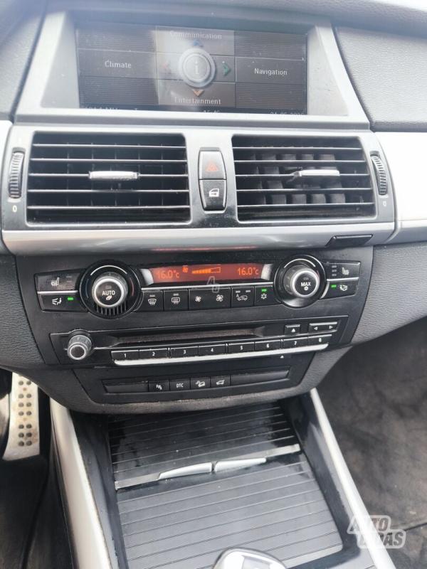 Grey BMW X5 2007 in Kaunas, with an engine capacity of 3.00 L and mileage of 297 thousand km for 7450 €, photo 6 on AUTOMOTO.COM.LV