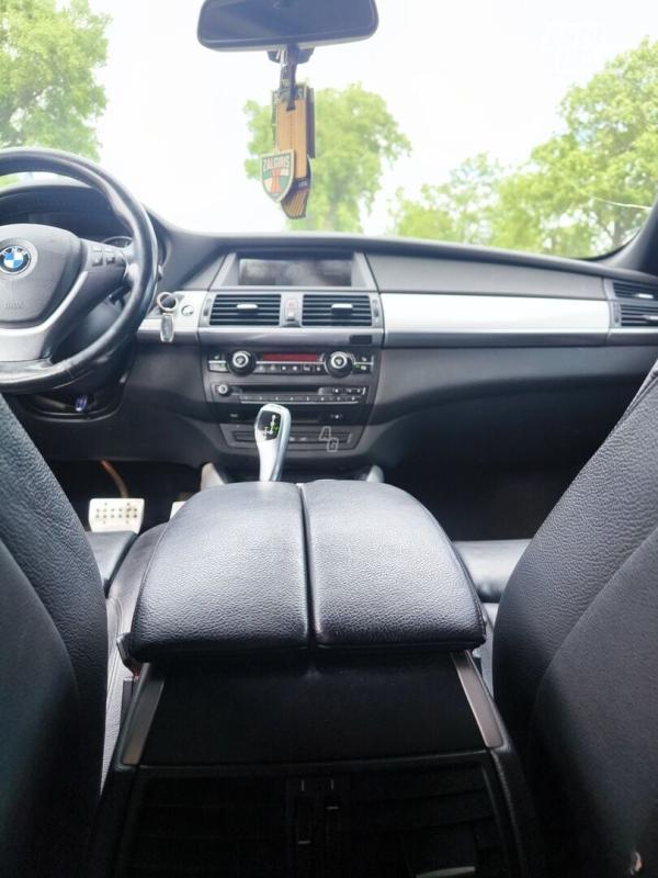 Grey BMW X5 2007 in Kaunas, with an engine capacity of 3.00 L and mileage of 297 thousand km for 7450 €, photo 10 on AUTOMOTO.COM.LV