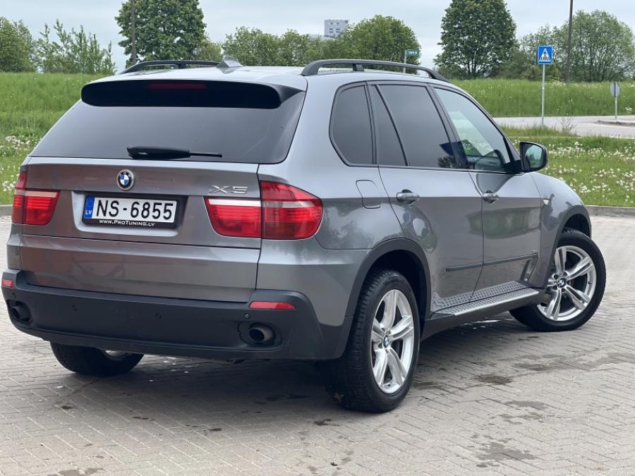 Grey BMW X5 2007 in Riga, with an engine capacity of 3.00 L and mileage of 322 thousand km for 10490 €, photo 3 on AUTOMOTO.COM.LV