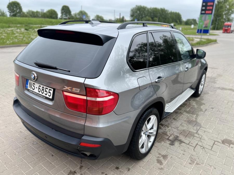 Grey BMW X5 2007 in Riga, with an engine capacity of 3.00 L and mileage of 322 thousand km for 10490 €, photo 7 on AUTOMOTO.COM.LV