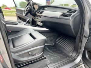 Grey BMW X5 2007 in Riga, with an engine capacity of 3.00 L and mileage of 322 thousand km for 10490 €, photo 14 on AUTOMOTO.COM.LV