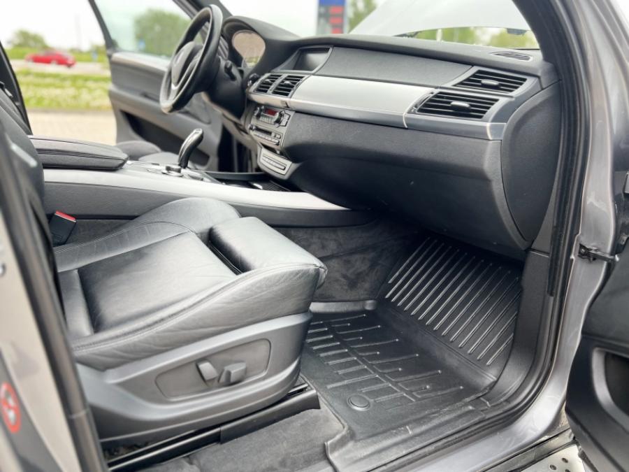 Grey BMW X5 2007 in Riga, with an engine capacity of 3.00 L and mileage of 322 thousand km for 10490 €, photo 14 on AUTOMOTO.COM.LV