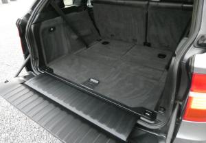 Grey BMW X5 2007 in Riga, with an engine capacity of 3.00 L and mileage of 322 thousand km for 10490 €, photo 16 on AUTOMOTO.COM.LV