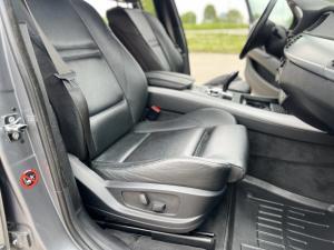 Grey BMW X5 2007 in Riga, with an engine capacity of 3.00 L and mileage of 322 thousand km for 10490 €, photo 17 on AUTOMOTO.COM.LV