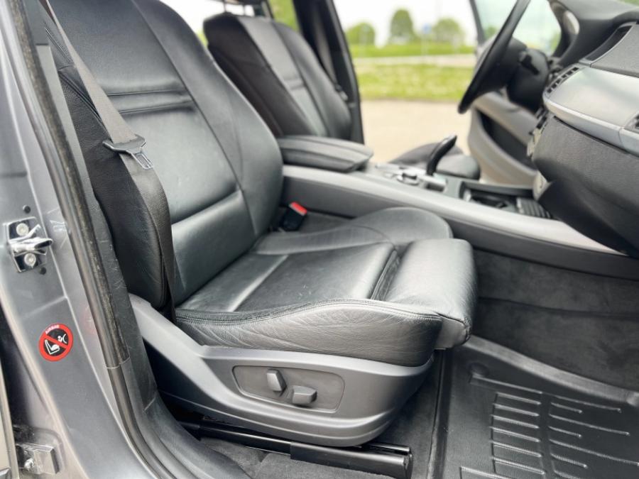 Grey BMW X5 2007 in Riga, with an engine capacity of 3.00 L and mileage of 322 thousand km for 10490 €, photo 17 on AUTOMOTO.COM.LV