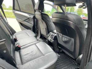 Grey BMW X5 2007 in Riga, with an engine capacity of 3.00 L and mileage of 322 thousand km for 10490 €, photo 21 on AUTOMOTO.COM.LV