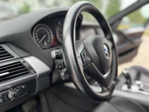 Grey BMW X5 2007 in Riga, with an engine capacity of 3.00 L and mileage of 322 thousand km for 10490 €, photo 24 on AUTOMOTO.COM.LV