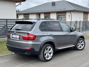 Grey BMW X5 2007 in Jelgava, with an engine capacity of 3.00 L and mileage of 313 thousand km for 8800 €, photo 8 on AUTOMOTO.COM.LV