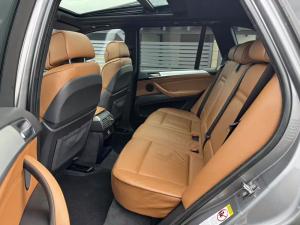 Grey BMW X5 2007 in Jelgava, with an engine capacity of 3.00 L and mileage of 313 thousand km for 8800 €, photo 12 on AUTOMOTO.COM.LV