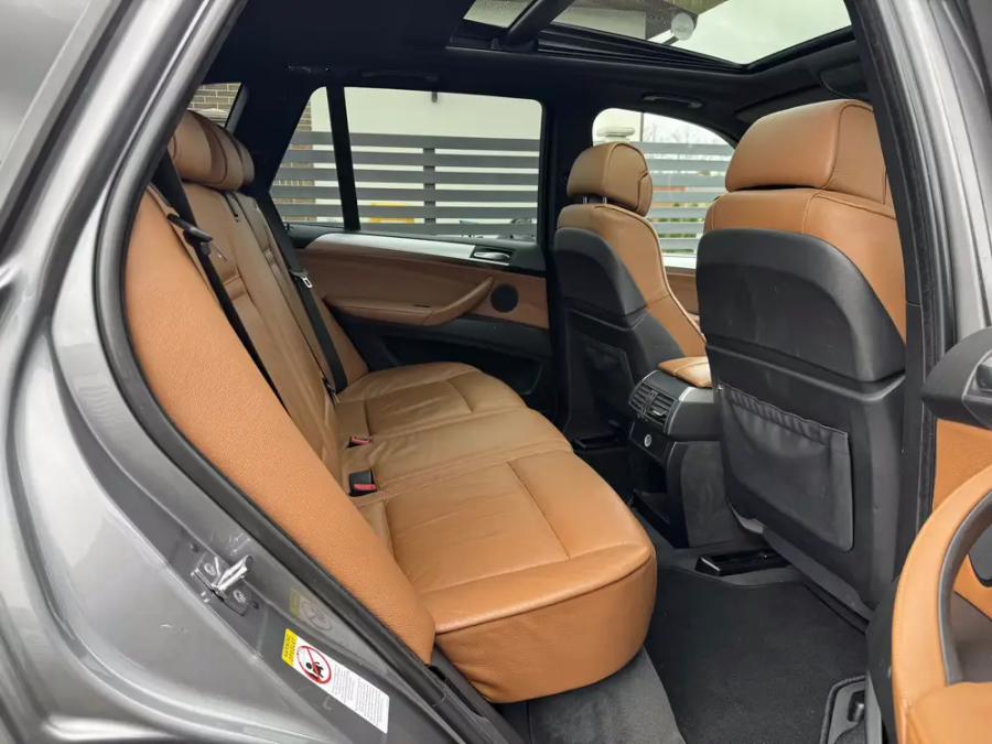 Grey BMW X5 2007 in Jelgava, with an engine capacity of 3.00 L and mileage of 313 thousand km for 8800 €, photo 13 on AUTOMOTO.COM.LV