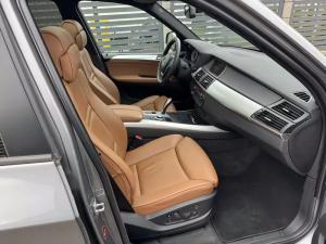 Grey BMW X5 2007 in Jelgava, with an engine capacity of 3.00 L and mileage of 313 thousand km for 8800 €, photo 14 on AUTOMOTO.COM.LV