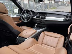 Grey BMW X5 2007 in Jelgava, with an engine capacity of 3.00 L and mileage of 313 thousand km for 8800 €, photo 15 on AUTOMOTO.COM.LV
