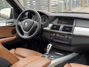 Grey BMW X5 2007 in Jelgava, with an engine capacity of 3.00 L and mileage of 313 thousand km for 8800 €, photo 16 on AUTOMOTO.COM.LV