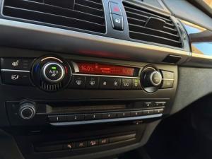 Grey BMW X5 2007 in Riga, with an engine capacity of 3.00 L and mileage of 305 thousand km for 7490 €, photo 22 on AUTOMOTO.COM.LV