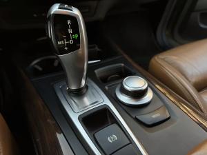 Grey BMW X5 2007 in Riga, with an engine capacity of 3.00 L and mileage of 305 thousand km for 7490 €, photo 25 on AUTOMOTO.COM.LV
