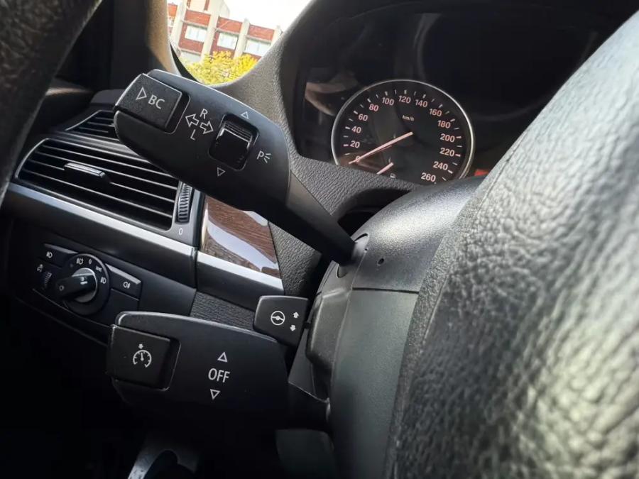 Grey BMW X5 2007 in Riga, with an engine capacity of 3.00 L and mileage of 305 thousand km for 7490 €, photo 33 on AUTOMOTO.COM.LV