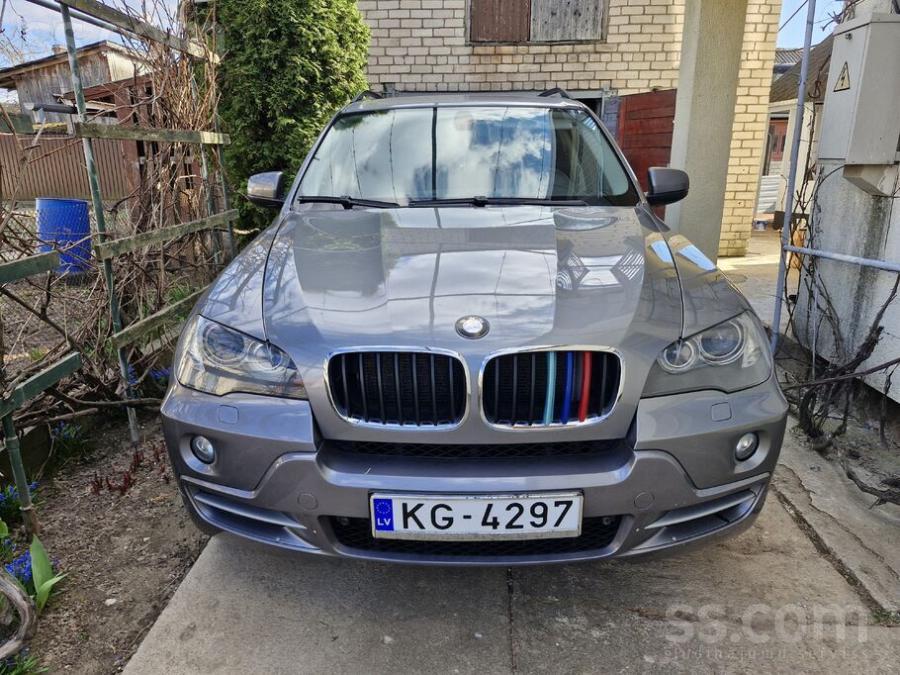 Grey BMW X5 2007 in Daugavpils, with an engine capacity of 3.00 L and mileage of 360 thousand km for 8300 €, photo 1 on AUTOMOTO.COM.LV