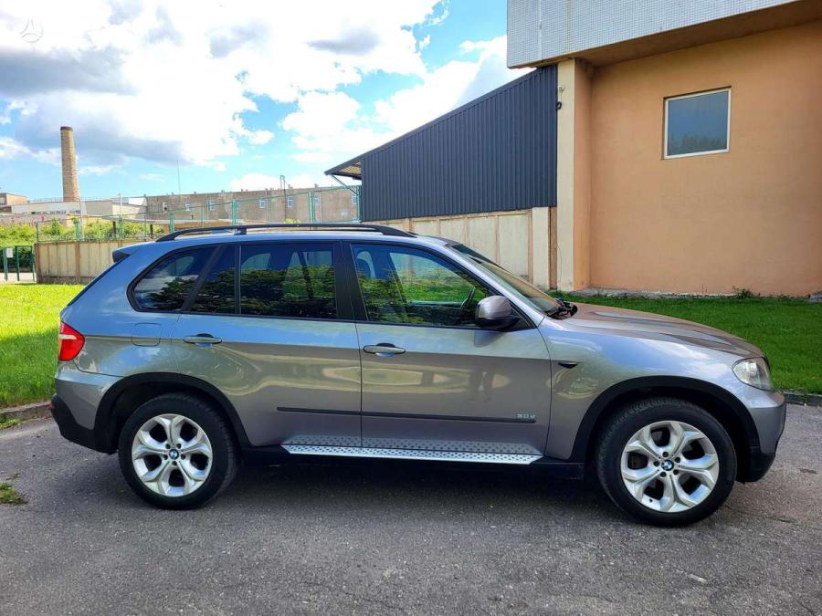 Grey BMW X5 2007 in Siauliai, with an engine capacity of 3.00 L and mileage of 370 thousand km for 6400 €, photo 4 on AUTOMOTO.COM.LV