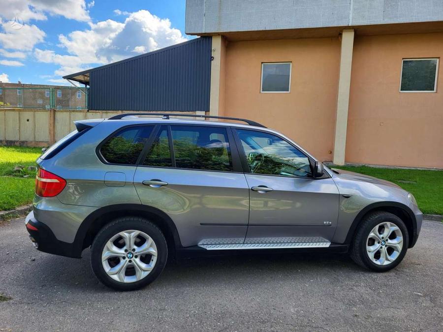 Grey BMW X5 2007 in Siauliai, with an engine capacity of 3.00 L and mileage of 370 thousand km for 6400 €, photo 5 on AUTOMOTO.COM.LV