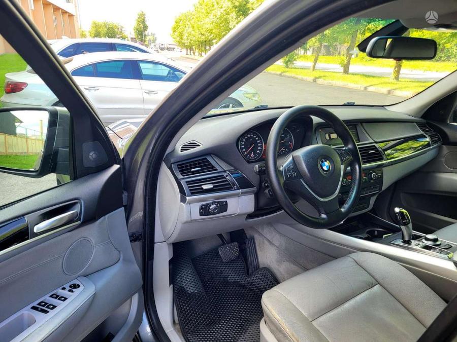Grey BMW X5 2007 in Siauliai, with an engine capacity of 3.00 L and mileage of 370 thousand km for 6400 €, photo 8 on AUTOMOTO.COM.LV
