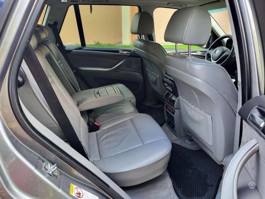 Grey BMW X5 2007 in Siauliai, with an engine capacity of 3.00 L and mileage of 370 thousand km for 6400 €, photo 22 on AUTOMOTO.COM.LV
