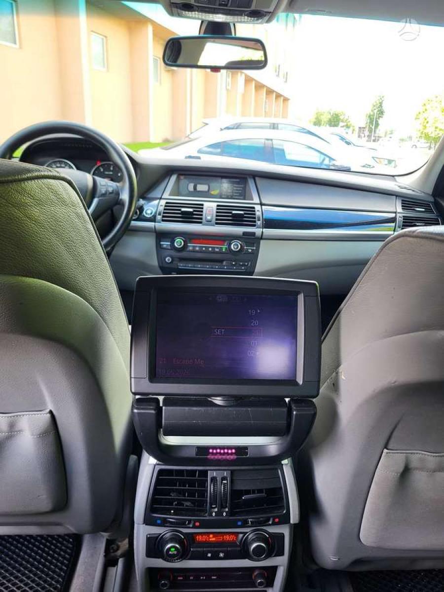 Grey BMW X5 2007 in Siauliai, with an engine capacity of 3.00 L and mileage of 370 thousand km for 6400 €, photo 24 on AUTOMOTO.COM.LV