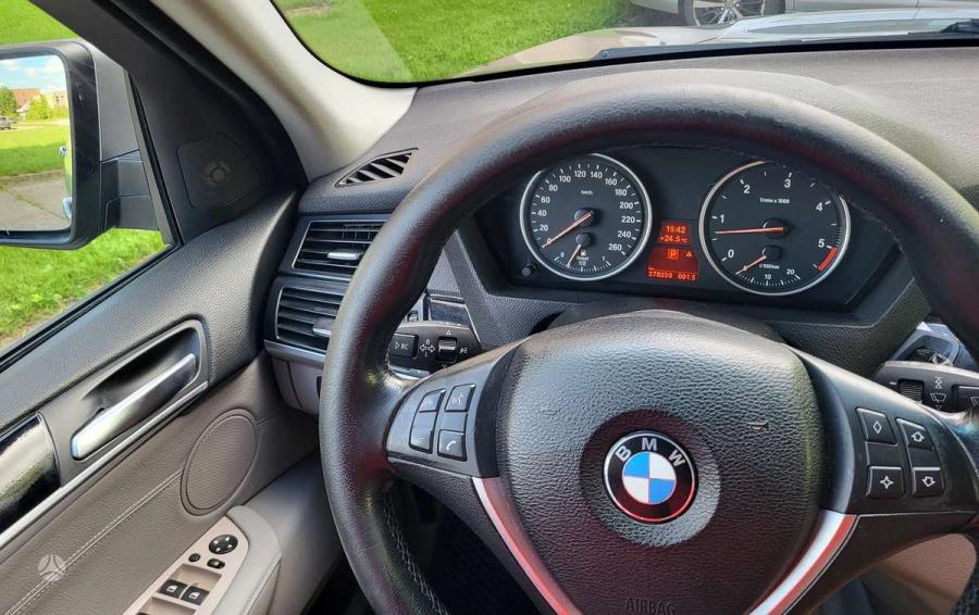 Grey BMW X5 2007 in Siauliai, with an engine capacity of 3.00 L and mileage of 370 thousand km for 6400 €, photo 27 on AUTOMOTO.COM.LV