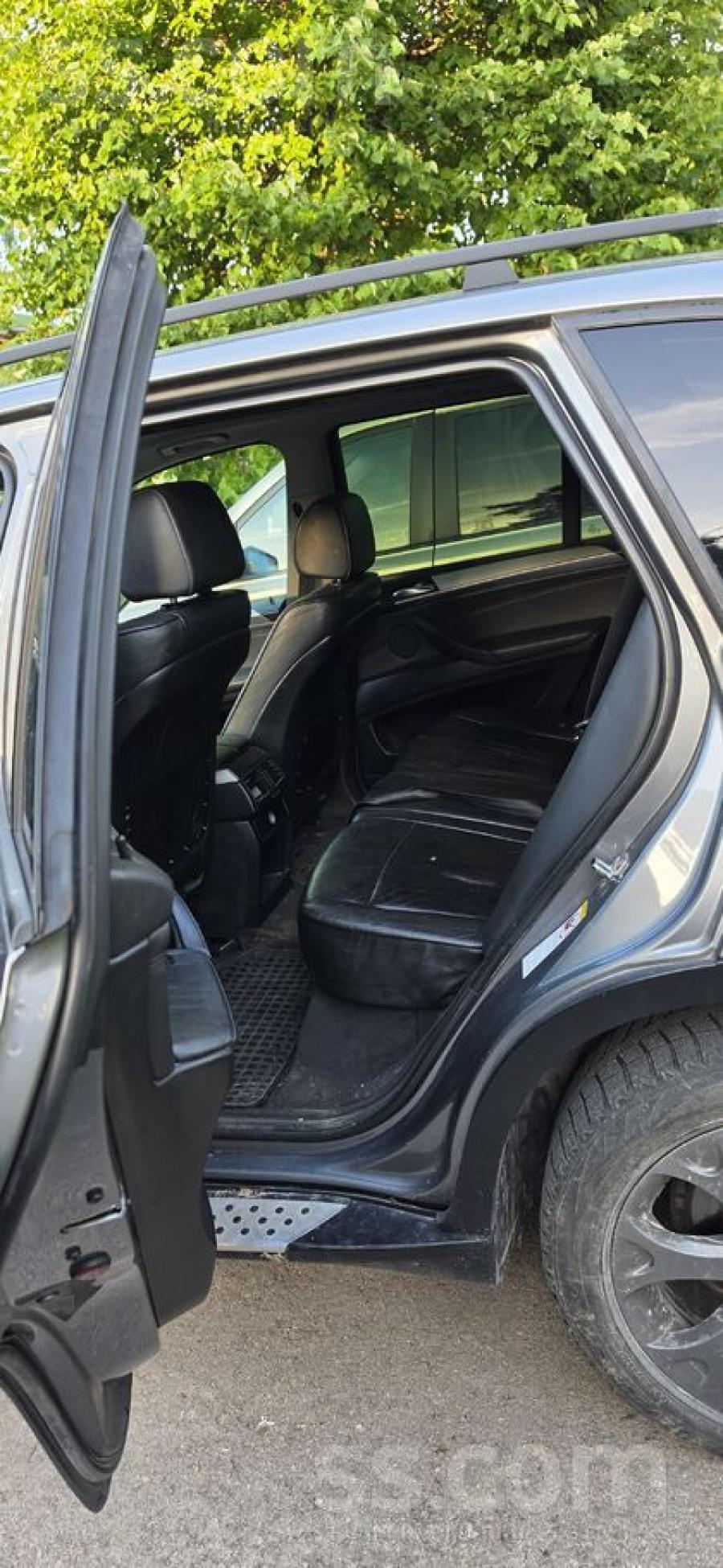 Grey BMW X5 2007 in Ogre, with an engine capacity of 3.00 L and mileage of 375 thousand km for 6300 €, photo 9 on AUTOMOTO.COM.LV