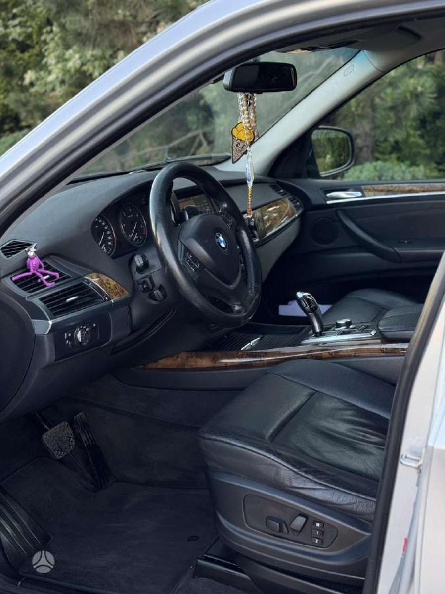 Grey BMW X5 2007 in Salcininkai, with an engine capacity of 2.99 L and mileage of 249 thousand km for 7800 €, photo 12 on AUTOMOTO.COM.LV