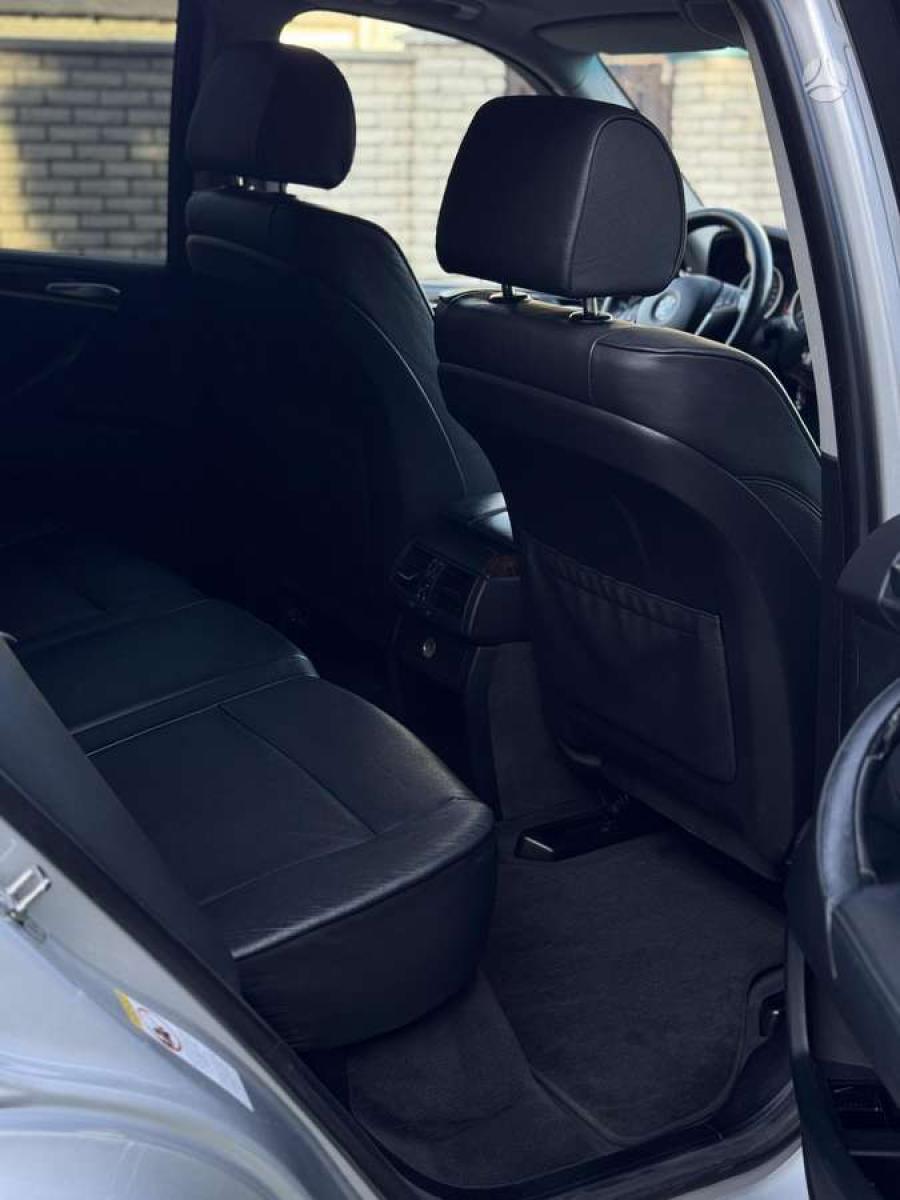 Grey BMW X5 2007 in Salcininkai, with an engine capacity of 2.99 L and mileage of 249 thousand km for 7800 €, photo 18 on AUTOMOTO.COM.LV