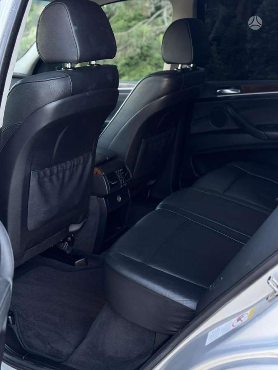 Grey BMW X5 2007 in Salcininkai, with an engine capacity of 2.99 L and mileage of 249 thousand km for 7800 €, photo 19 on AUTOMOTO.COM.LV