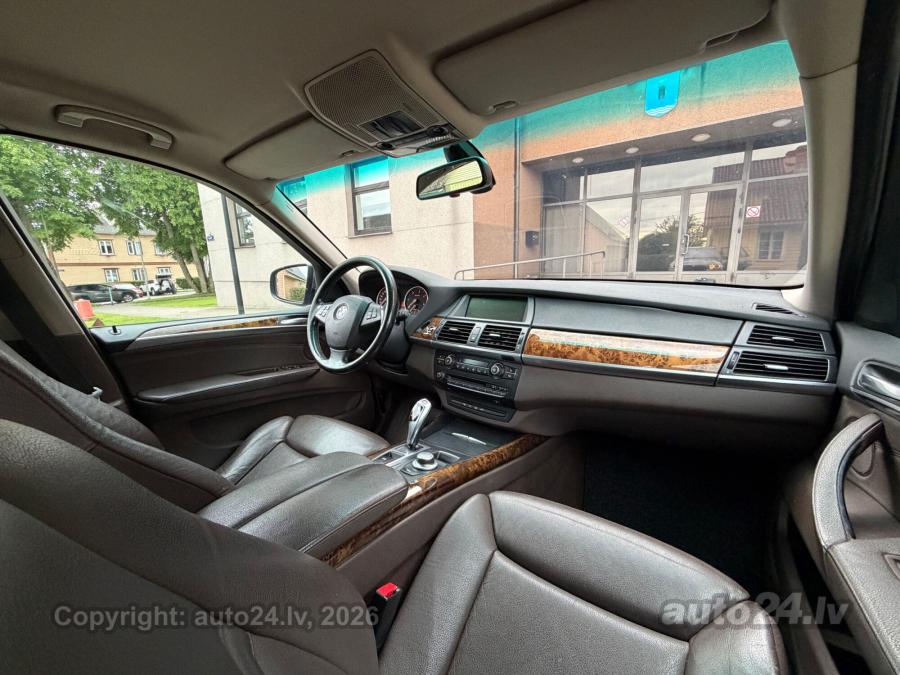 Pelēks BMW X5 2007 Paide, ar dzinēja tilpumu 3.00 L un nobraukumu 296 tūkst. km par 6790 €, foto 13 vietnē AUTOMOTO.COM.LV