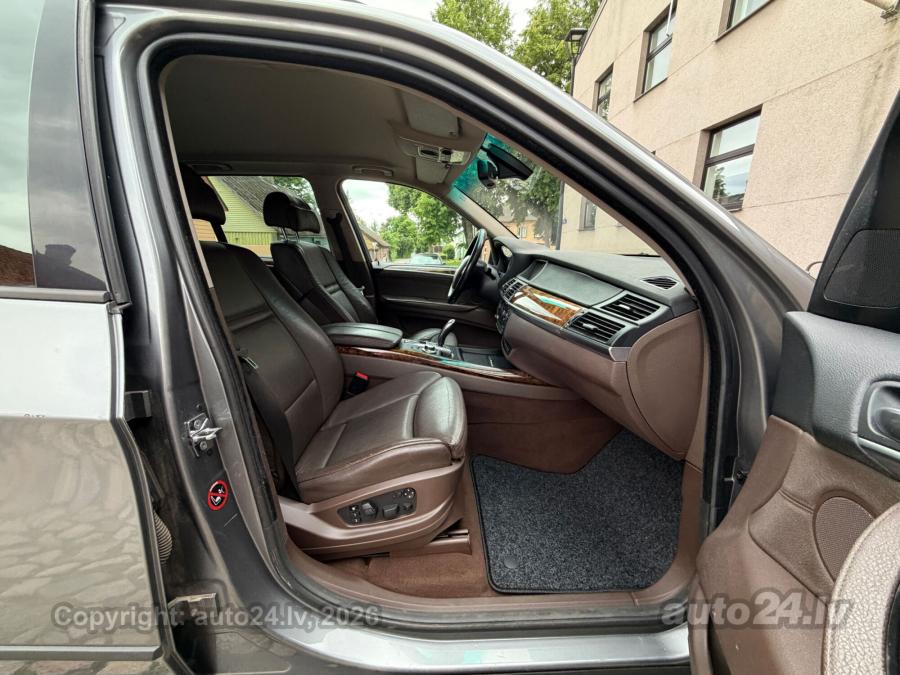 Pelēks BMW X5 2007 Paide, ar dzinēja tilpumu 3.00 L un nobraukumu 296 tūkst. km par 6790 €, foto 14 vietnē AUTOMOTO.COM.LV