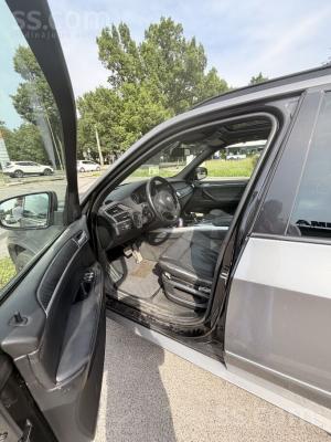 Pelēks BMW X5 2007 Rīga, ar dzinēja tilpumu 3.00 L un nobraukumu 335 tūkst. km par 6500 €, foto  vietnē AUTOMOTO.COM.LV