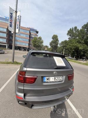 Grey BMW X5 2007 in Riga, with an engine capacity of 3.00 L and mileage of 335 thousand km for 6500 €, photo 3 on AUTOMOTO.COM.LV