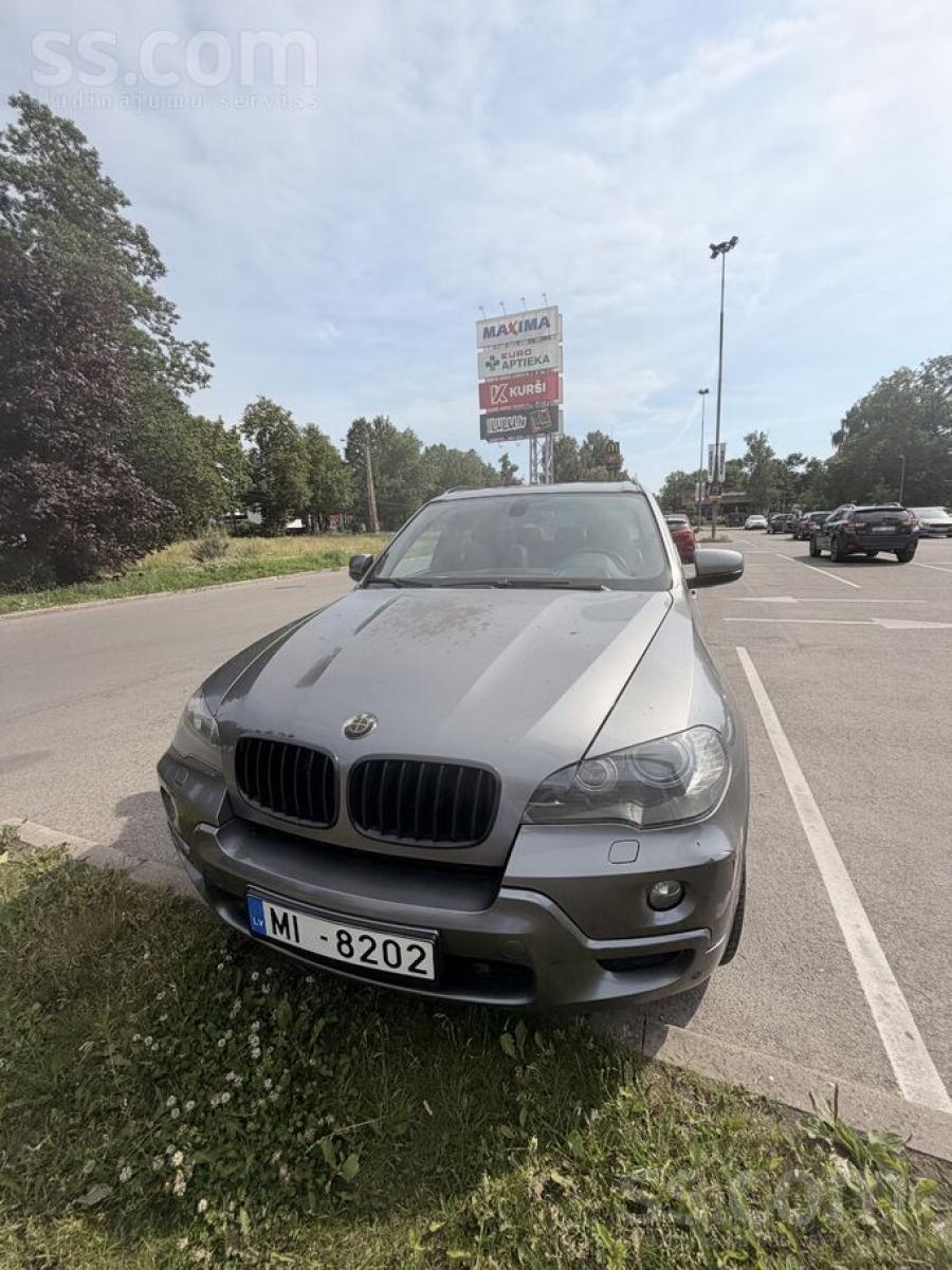 Grey BMW X5 2007 in Riga, with an engine capacity of 3.00 L and mileage of 335 thousand km for 6500 €, photo 6 on AUTOMOTO.COM.LV