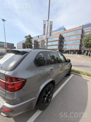 Grey BMW X5 2007 in Riga, with an engine capacity of 3.00 L and mileage of 335 thousand km for 6500 €, photo 7 on AUTOMOTO.COM.LV