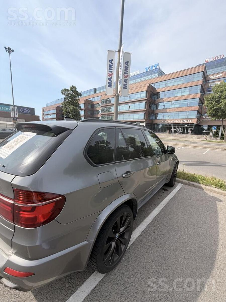 Grey BMW X5 2007 in Riga, with an engine capacity of 3.00 L and mileage of 335 thousand km for 6500 €, photo 7 on AUTOMOTO.COM.LV