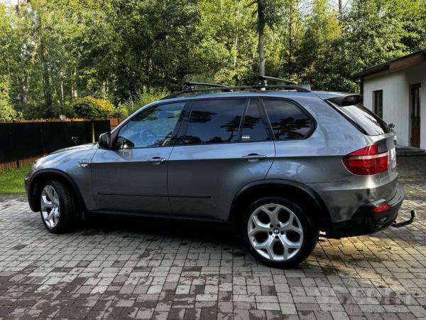 Grey BMW X5 2007 in Riga, with an engine capacity of 3.00 L and mileage of 301 thousand km for 7700 €, photo 3 on AUTOMOTO.COM.LV