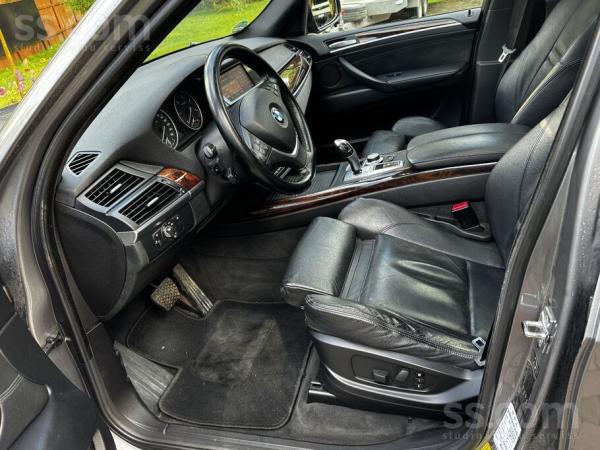 Grey BMW X5 2007 in Riga, with an engine capacity of 3.00 L and mileage of 301 thousand km for 7700 €, photo 10 on AUTOMOTO.COM.LV