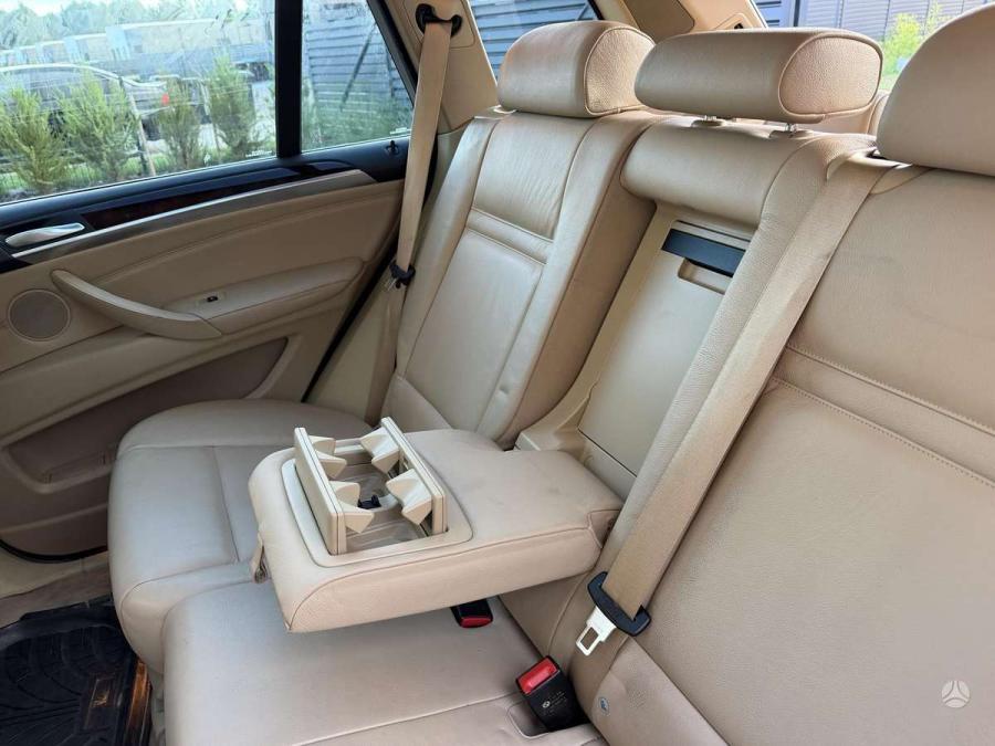 Pelēks BMW X5 2007 Viļņa, ar dzinēja tilpumu 4.80 L un nobraukumu 209 tūkst. km par 5500 €, foto 25 vietnē AUTOMOTO.COM.LV