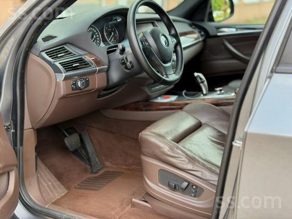 Pelēks BMW X5 2007 Rīga, ar dzinēja tilpumu 3.00 L un nobraukumu 422 tūkst. km par 7995 €, foto 9 vietnē AUTOMOTO.COM.LV