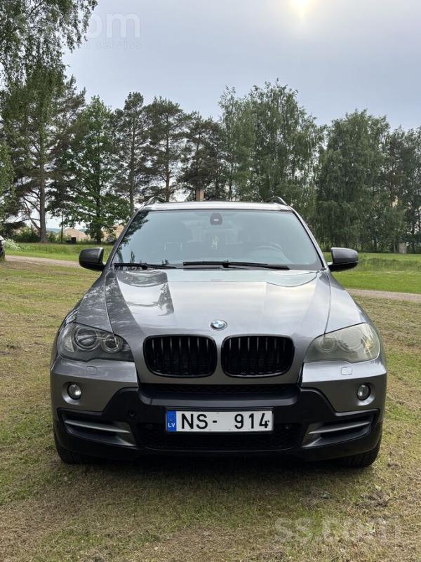 Grey BMW X5 2007 in Riga, with an engine capacity of 3.00 L and mileage of 450 thousand km for 6500 €, photo 1 on AUTOMOTO.COM.LV