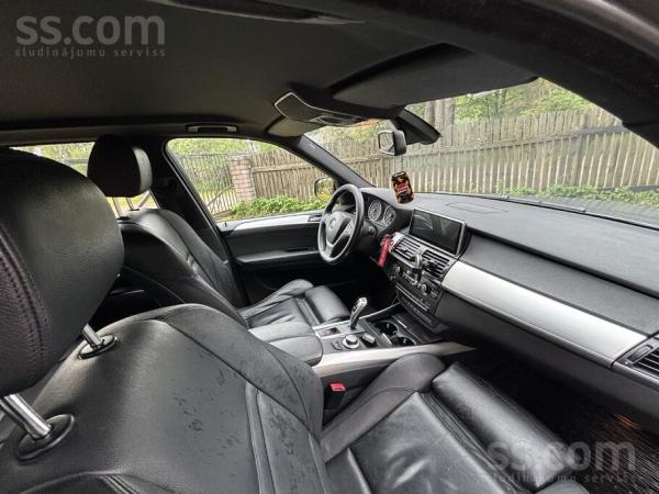 Grey BMW X5 2007 in Riga, with an engine capacity of 3.00 L and mileage of 450 thousand km for 6500 €, photo 9 on AUTOMOTO.COM.LV