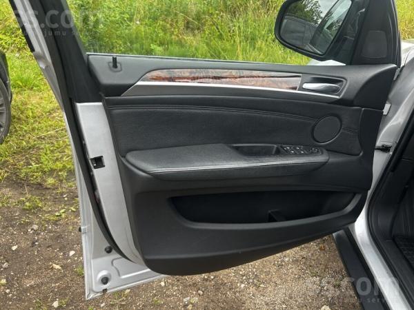 Pelēks BMW X5 2007 Rēzekne, ar dzinēja tilpumu 4.80 L un nobraukumu 235 tūkst. km par 6500 €, foto 3 vietnē AUTOMOTO.COM.LV