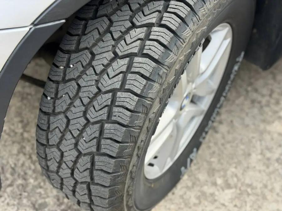 Pelēks BMW X5 2007 Rīga, ar dzinēja tilpumu 3.00 L un nobraukumu 313 tūkst. km par 5900 €, foto 17 vietnē AUTOMOTO.COM.LV