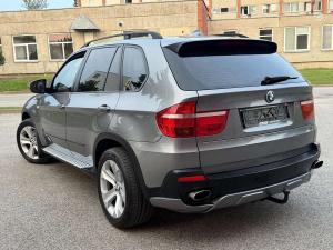 Grey BMW X5 2007 in Utena, with an engine capacity of 2.99 L and mileage of 243 thousand km for 7770 €, photo 6 on AUTOMOTO.COM.LV