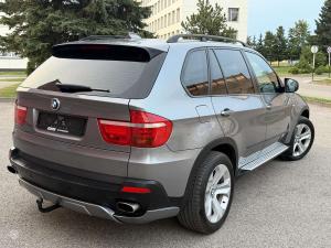 Grey BMW X5 2007 in Utena, with an engine capacity of 2.99 L and mileage of 243 thousand km for 7770 €, photo 7 on AUTOMOTO.COM.LV