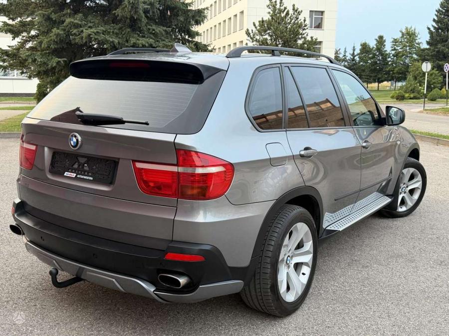 Grey BMW X5 2007 in Utena, with an engine capacity of 2.99 L and mileage of 243 thousand km for 7770 €, photo 7 on AUTOMOTO.COM.LV